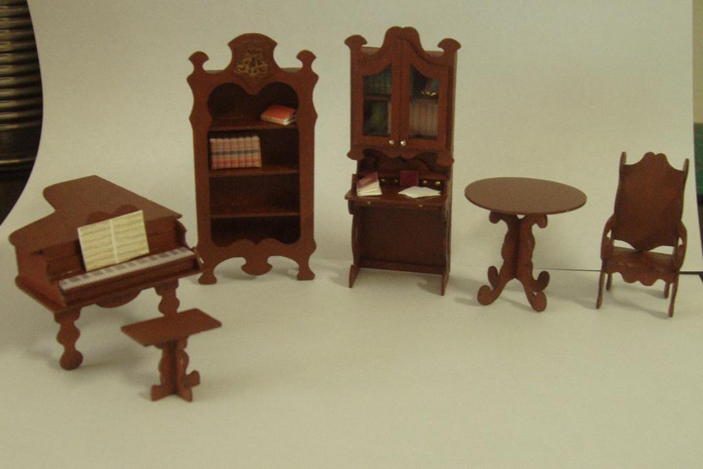 HALF SCALE FURNITURE - Members' Gallery - The Greenleaf Miniature Community