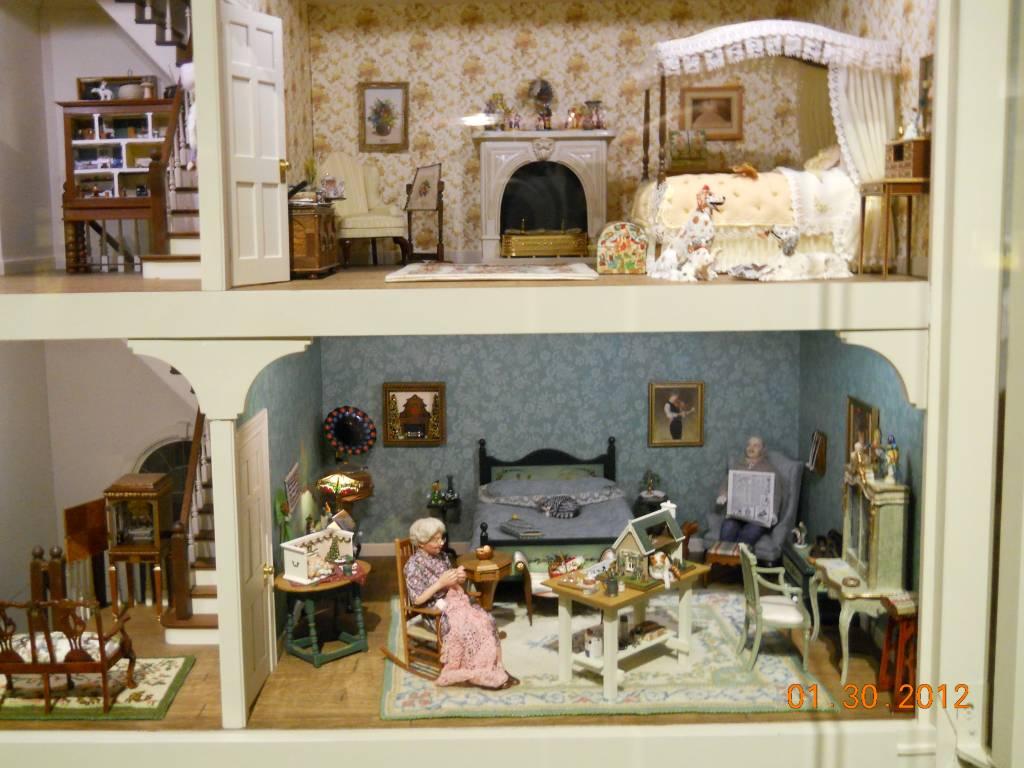Mini-Time Machine Museum - The Greenleaf Miniature Community