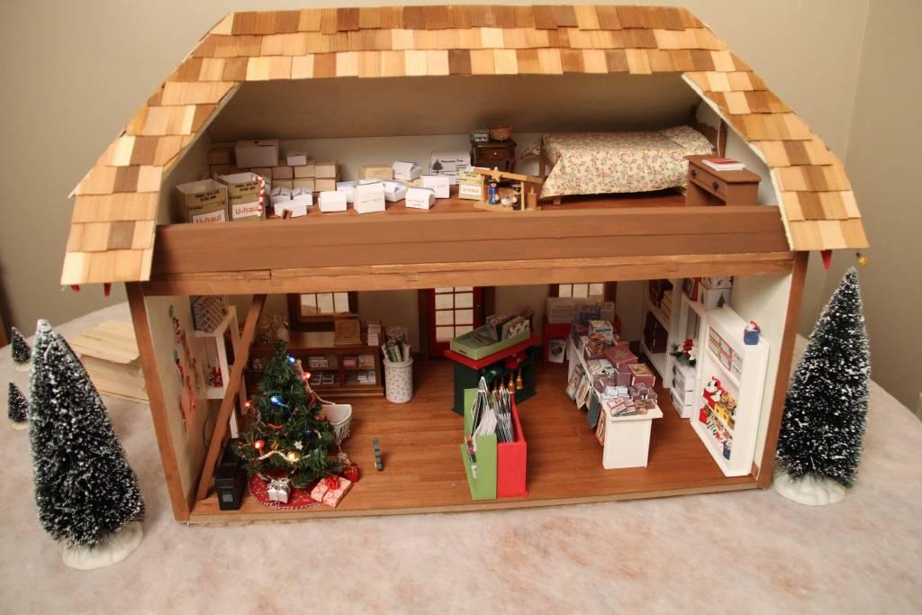 Christmas Shoppe - The Greenleaf Miniature Community