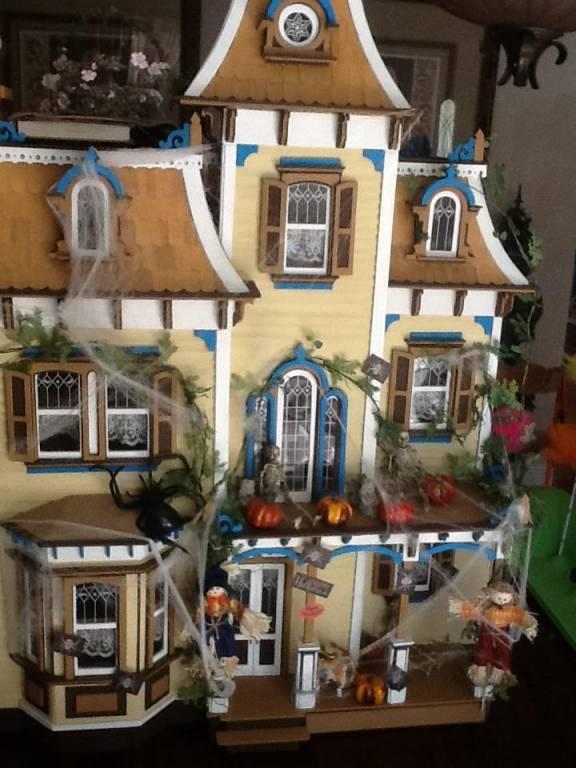 Beacon Hill/ Spiderwick Chronicles - The Greenleaf Miniature Community