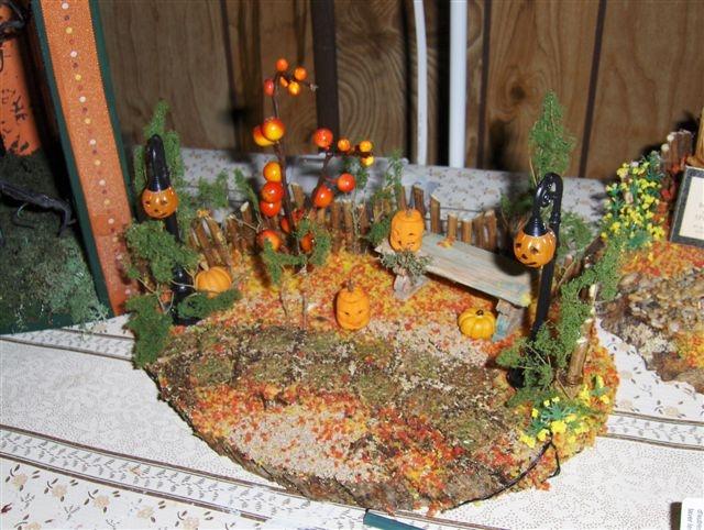 Halloween Pathway Diorama - Members' Gallery - The Greenleaf Miniature ...